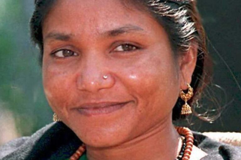 Královna banditů: Indická rebelka i hrdinka Phúlan Deví to dotáhla až ...