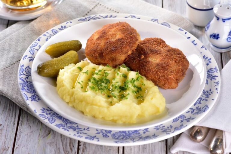 Holandský řízek je český pokrm, který získal název podle sýra. Zvolte ...