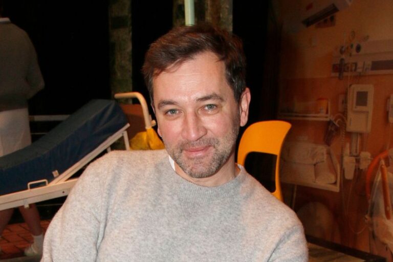 Ondřej Sokol ukázal vystřihovánku ze Zemanova volebního lístku a ...