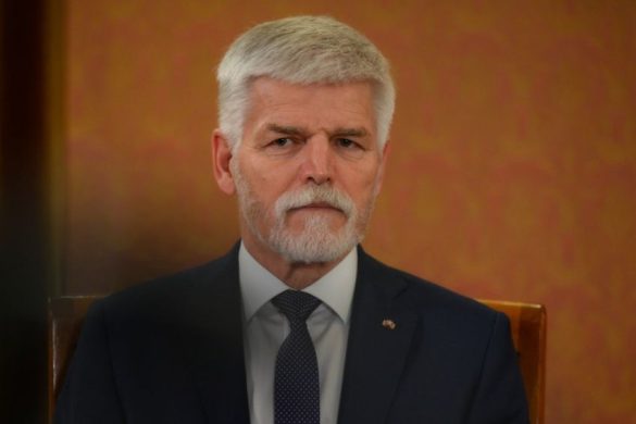 Petr Pavel by chtěl jezdit na zahraniční cesty na motorce. Lidé na ...