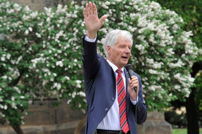 Býval ikonou českého rasismu. Miroslav Sládek už dnes není tak ...